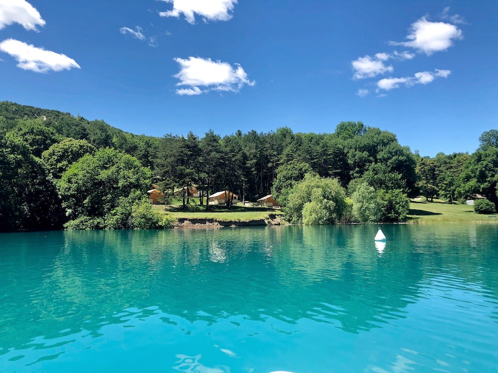 6 schöne Campingplätze an französischen Seen - Tipp von frankreich webazine